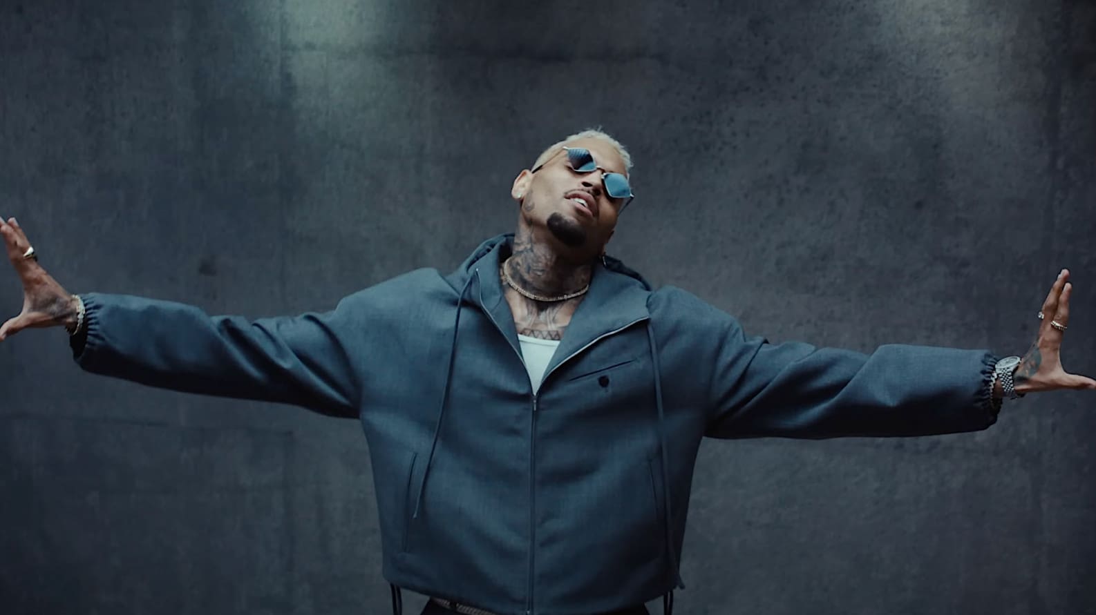 Chris Brown - Sensational (Official Video) ft. Davido, Lojay - Novembre ... Chris Brown - Sensational (Official Video) ft. Davido, Lojay - Novembre ...